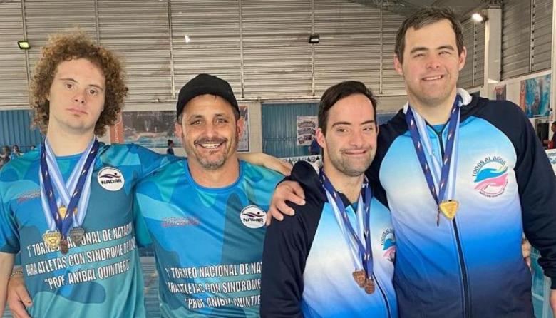 Nadadores en el primer Nacional para atletas con Síndrome de Down ...